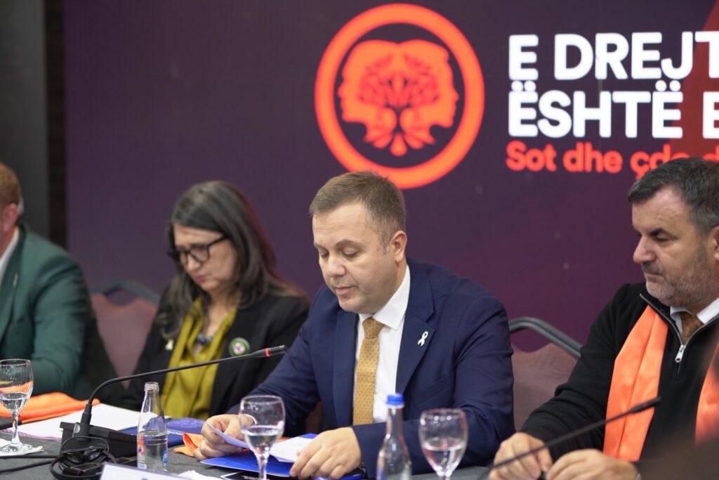 Mbahet tryeza e diskutimit “E drejta e vajzave dhe grave në trashëgimi ...